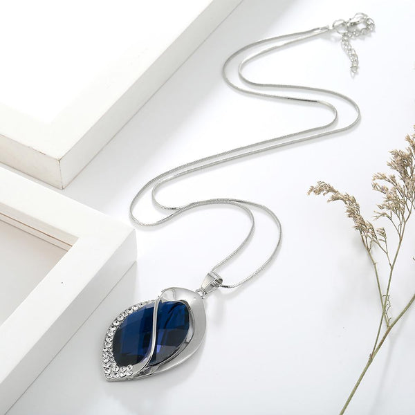 blue-oval-crystal-collier-geometric-accent-pendant_2_600x.jpg?v=1539628068